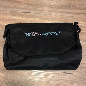 Taylor Swift | Bags | Nwot Taylor Swift 989 Tour Vip Messenger Bag 155 ...